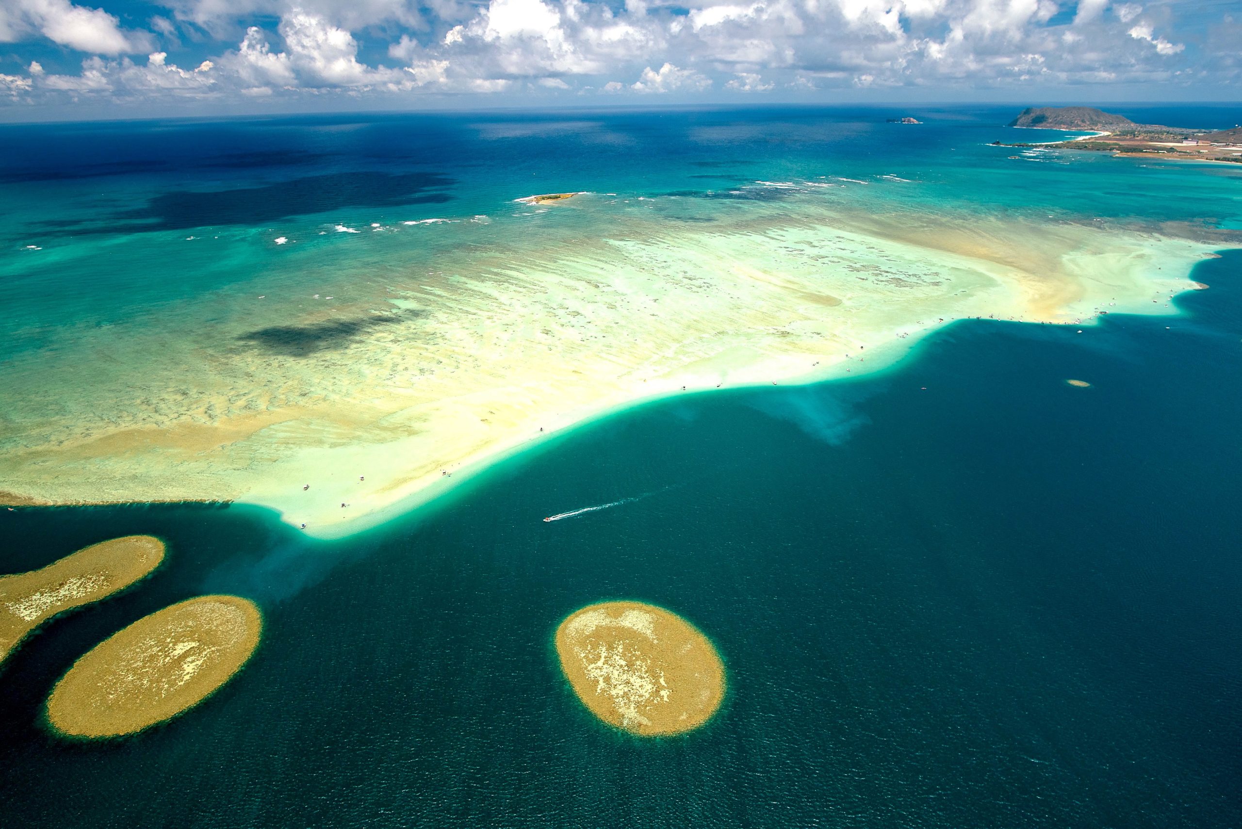 Kaneohe Bay Sandbar from Above: What You’ll See | Oahu helicopter tours